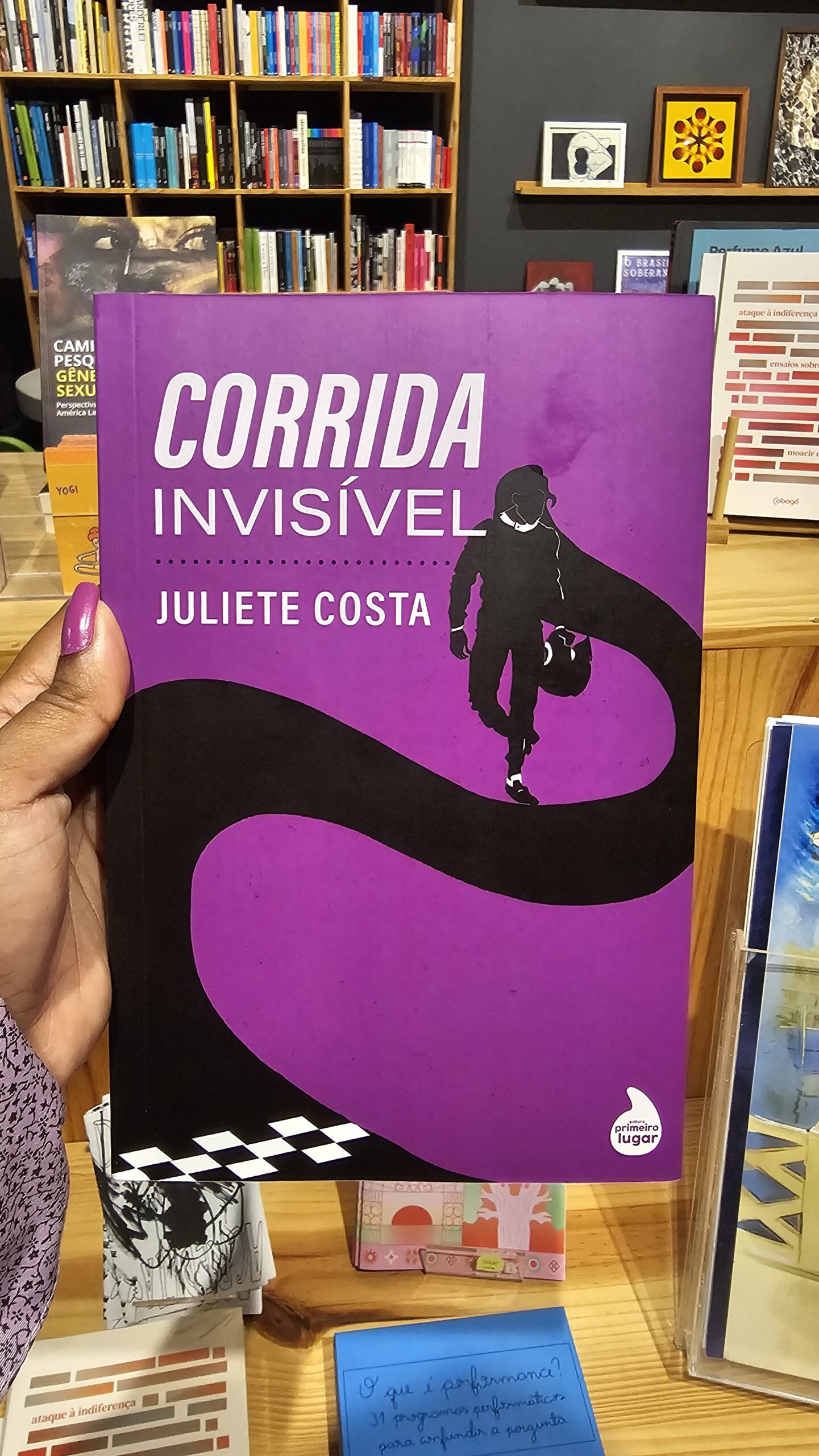 Jornalista cearense lança livro sobre mulheres no automobilismo - Negrê